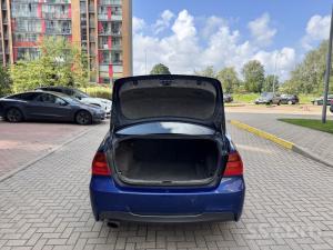 Blue BMW 320 2008 in Riga, with an engine capacity of 2.00 L and mileage of 379 thousand km for 5690 €, photo 6 on AUTOMOTO.COM.LV