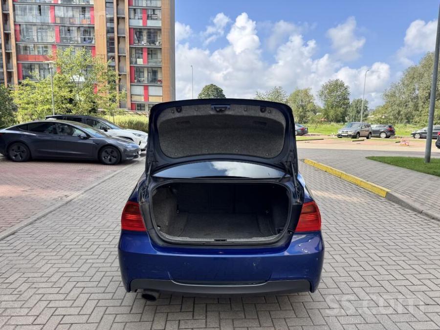 Blue BMW 320 2008 in Riga, with an engine capacity of 2.00 L and mileage of 379 thousand km for 5690 €, photo 6 on AUTOMOTO.COM.LV