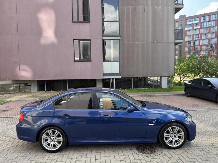 Blue BMW 320 2008 in Riga, with an engine capacity of 2.00 L and mileage of 379 thousand km for 5690 €, photo 4 on AUTOMOTO.COM.LV