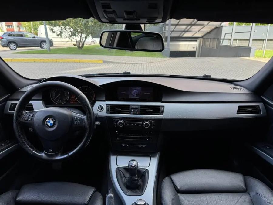Blue BMW 320 2008 in Riga, with an engine capacity of 2.00 L and mileage of 379 thousand km for 5690 €, photo 9 on AUTOMOTO.COM.LV