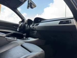 Blue BMW 320 2008 in Riga, with an engine capacity of 2.00 L and mileage of 379 thousand km for 5690 €, photo 11 on AUTOMOTO.COM.LV