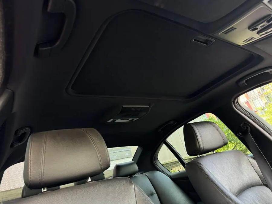Blue BMW 320 2008 in Riga, with an engine capacity of 2.00 L and mileage of 379 thousand km for 5690 €, photo 12 on AUTOMOTO.COM.LV
