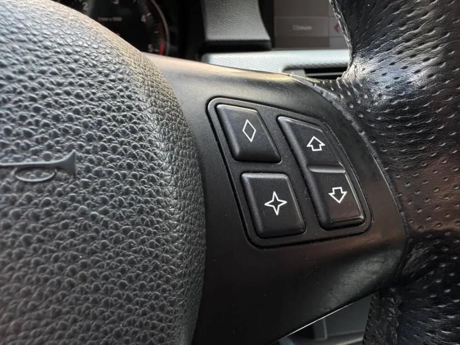 Blue BMW 320 2008 in Riga, with an engine capacity of 2.00 L and mileage of 379 thousand km for 5690 €, photo 23 on AUTOMOTO.COM.LV
