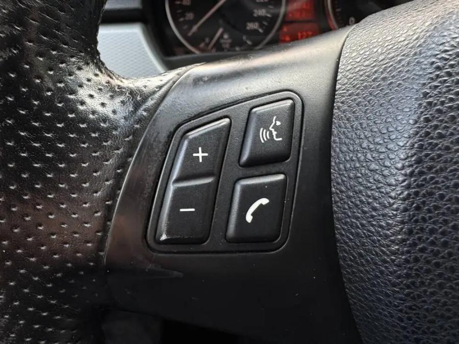 Blue BMW 320 2008 in Riga, with an engine capacity of 2.00 L and mileage of 379 thousand km for 5690 €, photo 24 on AUTOMOTO.COM.LV