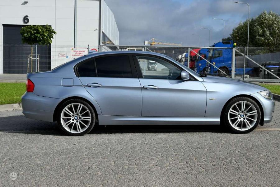 Blue BMW 320 2009 in Kretinga, with an engine capacity of 2.00 L and mileage of 348 thousand km for 5250 €, photo 12 on AUTOMOTO.COM.LV