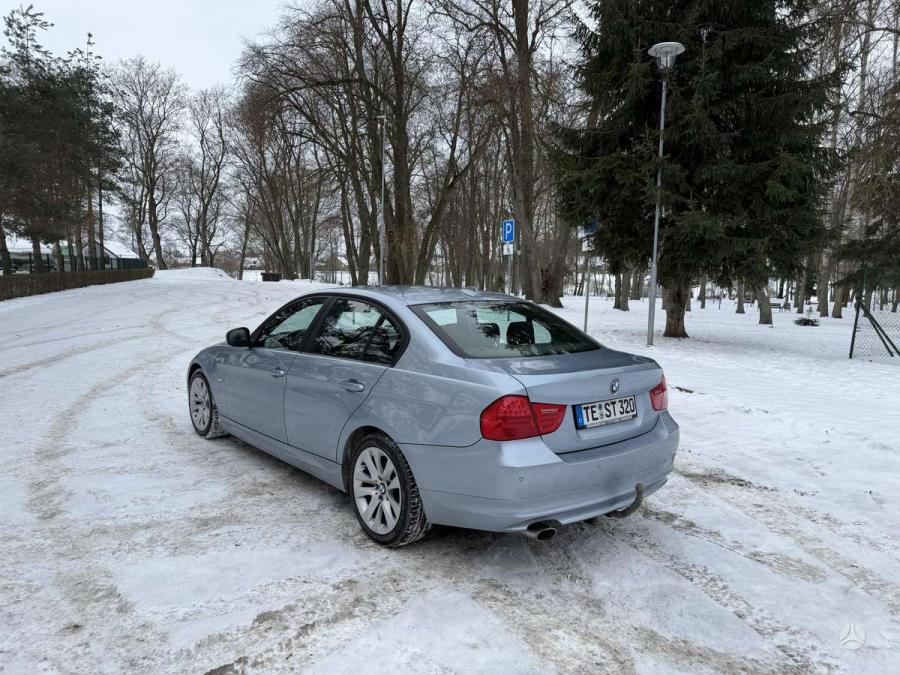 Zils BMW 320 2009 Marijampole, ar dzinēja tilpumu 2.00 L un nobraukumu 287 tūkst. km par 4999 €, foto 4 vietnē AUTOMOTO.COM.LV