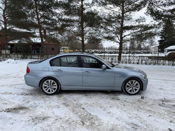 Blue BMW 320 2009 in Marijampole, with an engine capacity of 2.00 L and mileage of 287 thousand km for 4999 €, photo 7 on AUTOMOTO.COM.LV