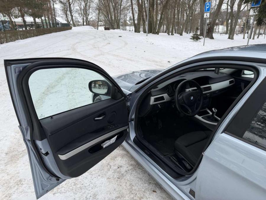 Zils BMW 320 2009 Marijampole, ar dzinēja tilpumu 2.00 L un nobraukumu 287 tūkst. km par 4999 €, foto 9 vietnē AUTOMOTO.COM.LV