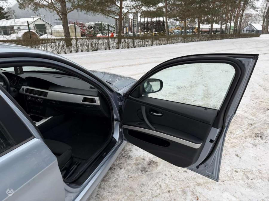 Zils BMW 320 2009 Marijampole, ar dzinēja tilpumu 2.00 L un nobraukumu 287 tūkst. km par 4999 €, foto 17 vietnē AUTOMOTO.COM.LV