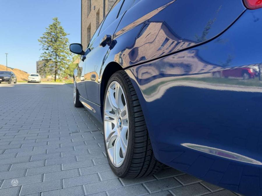 Blue BMW 320 2009 in Klaipeda, with an engine capacity of 2.00 L and mileage of 325 thousand km for 5850 €, photo 9 on AUTOMOTO.COM.LV