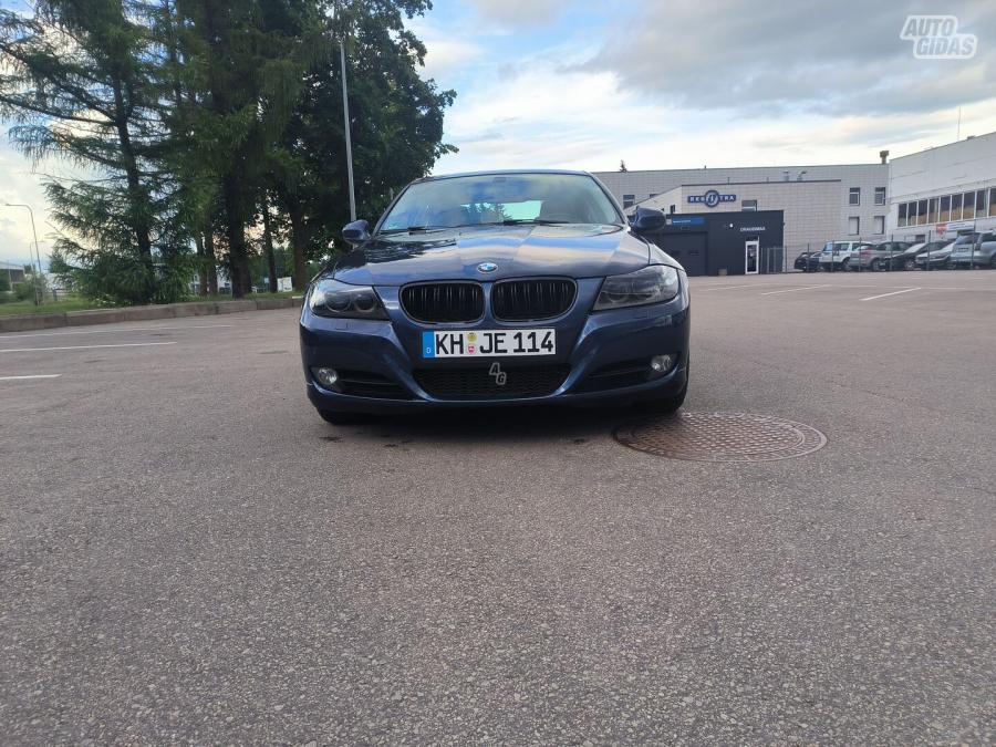 Blue BMW 320 2010 in Panevezys, with an engine capacity of 2.00 L and mileage of 276 thousand km for 4150 €, photo 3 on AUTOMOTO.COM.LV