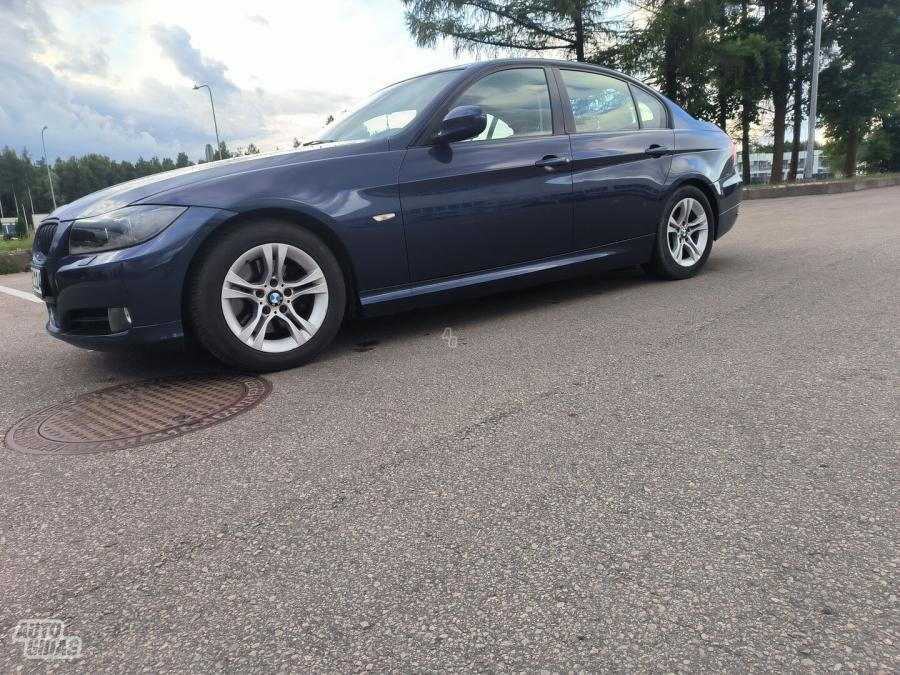 Blue BMW 320 2010 in Panevezys, with an engine capacity of 2.00 L and mileage of 276 thousand km for 4150 €, photo 4 on AUTOMOTO.COM.LV
