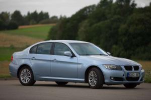 Zils BMW 320 2010 Skuodas, ar dzinēja tilpumu 2.00 L un nobraukumu 318 tūkst. km par 4500 €, foto  vietnē AUTOMOTO.COM.LV