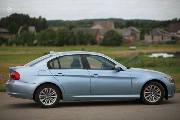 Blue BMW 320 2010 in Skuodas, with an engine capacity of 2.00 L and mileage of 318 thousand km for 4500 €, photo 2 on AUTOMOTO.COM.LV