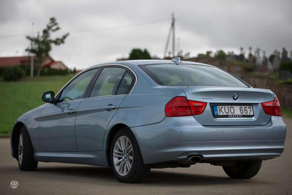 Blue BMW 320 2010 in Skuodas, with an engine capacity of 2.00 L and mileage of 318 thousand km for 4500 €, photo 4 on AUTOMOTO.COM.LV