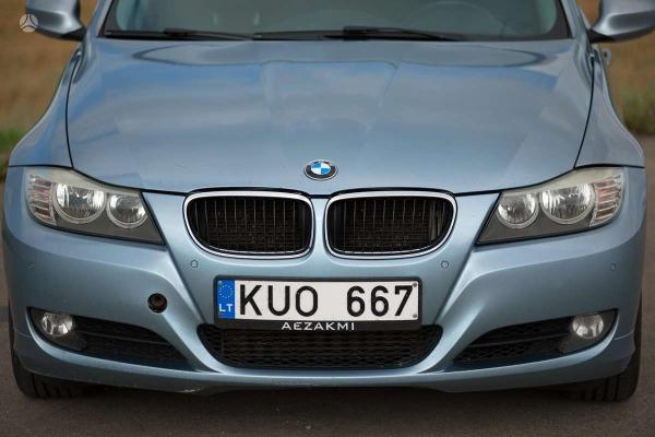 Blue BMW 320 2010 in Skuodas, with an engine capacity of 2.00 L and mileage of 318 thousand km for 4500 €, photo 8 on AUTOMOTO.COM.LV