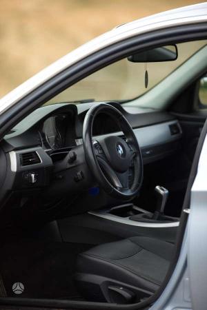 Zils BMW 320 2010 Skuodas, ar dzinēja tilpumu 2.00 L un nobraukumu 318 tūkst. km par 4500 €, foto 11 vietnē AUTOMOTO.COM.LV
