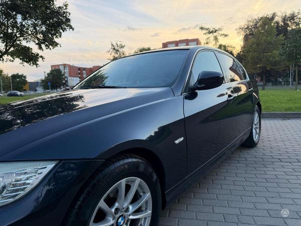 Blue BMW 320 2010 in Vilnius, with an engine capacity of 2.00 L and mileage of 290 thousand km for 5500 €, photo 7 on AUTOMOTO.COM.LV