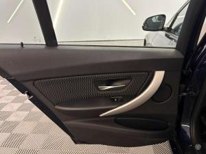 Blue BMW 320 2013 in Marijampole, with an engine capacity of 2.00 L and mileage of 273 thousand km for 6999 €, photo 9 on AUTOMOTO.COM.LV