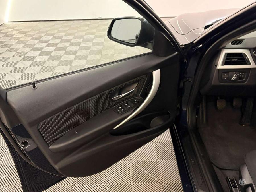 Blue BMW 320 2013 in Marijampole, with an engine capacity of 2.00 L and mileage of 273 thousand km for 6999 €, photo 16 on AUTOMOTO.COM.LV
