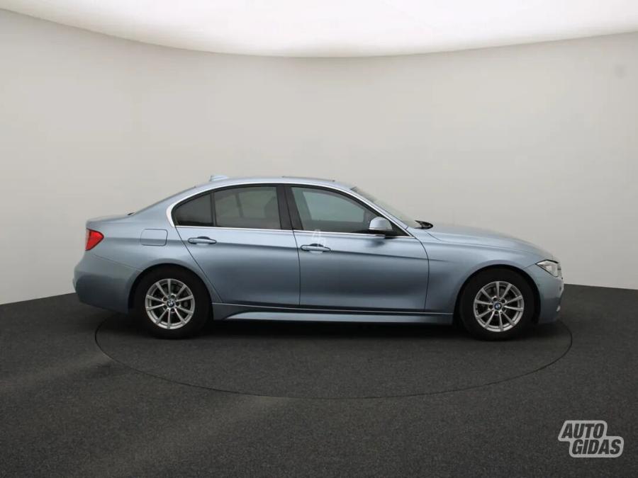 Blue BMW 320 2014 in Vilnius, with an engine capacity of 1.60 L and mileage of 203 thousand km for 11999 €, photo 10 on AUTOMOTO.COM.LV