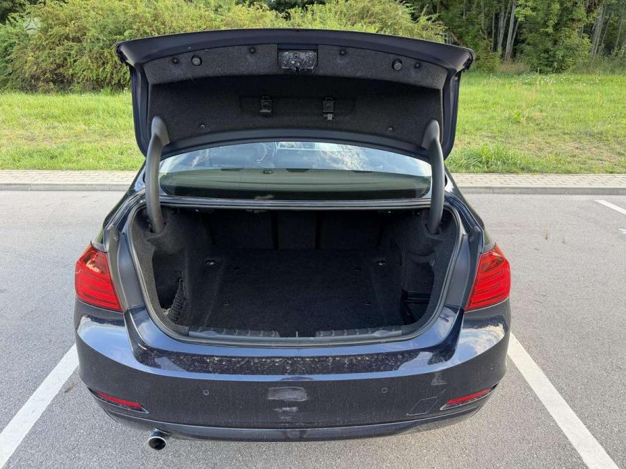 Blue BMW 320 2014 in Kaunas, with an engine capacity of 2.00 L and mileage of 409 thousand km for 9000 €, photo 6 on AUTOMOTO.COM.LV