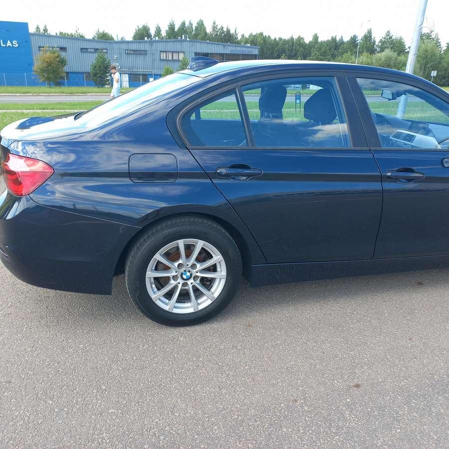 Blue BMW 320 2016 in Panevezys, with an engine capacity of 2.00 L and mileage of 275 thousand km for 7450 €, photo 8 on AUTOMOTO.COM.LV