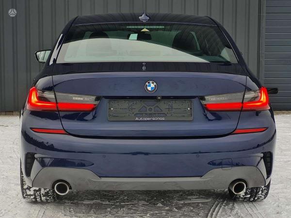 Blue BMW 320 2019 in Kaunas, with an engine capacity of 2.00 L and mileage of 198 thousand km for 24750 €, photo 3 on AUTOMOTO.COM.LV