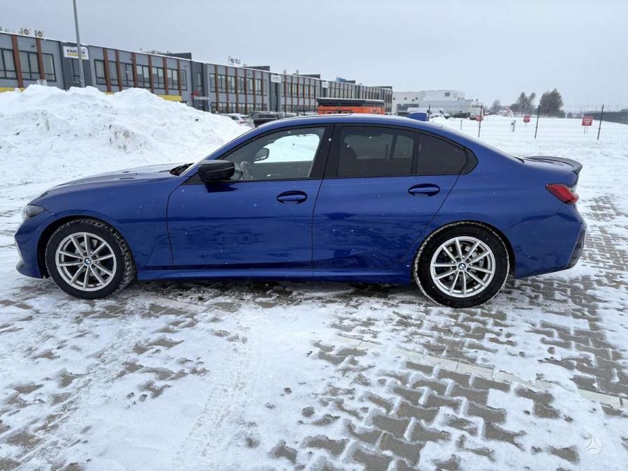 Blue BMW 320 2019 in Vilnius, with an engine capacity of 2.00 L and mileage of 126 thousand km for 26300 €, photo 7 on AUTOMOTO.COM.LV