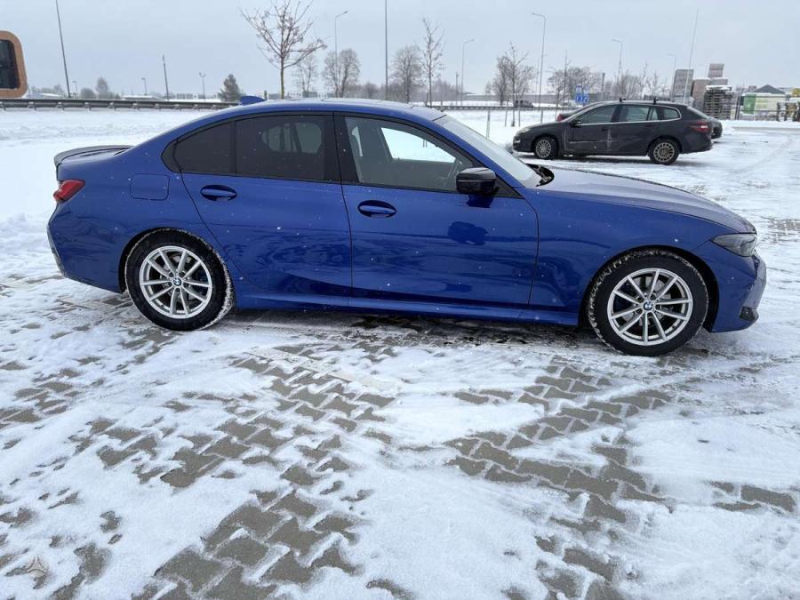 Blue BMW 320 2019 in Vilnius, with an engine capacity of 2.00 L and mileage of 126 thousand km for 26300 €, photo 9 on AUTOMOTO.COM.LV