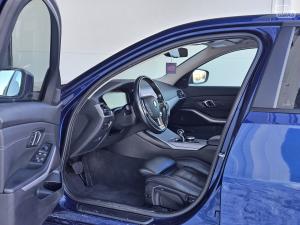 Blue BMW 320 2019 in Vilnius, with an engine capacity of 2.00 L and mileage of 199 thousand km for 19900 €, photo 14 on AUTOMOTO.COM.LV