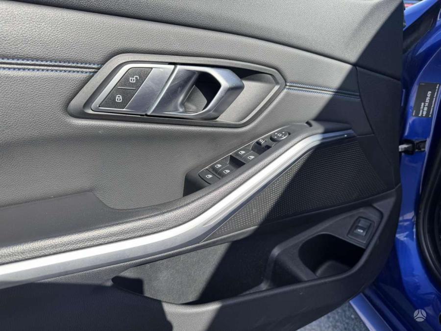 Blue BMW 320 2019 in Vilnius, with an engine capacity of 2.00 L and mileage of 214 thousand km for 19950 €, photo 22 on AUTOMOTO.COM.LV