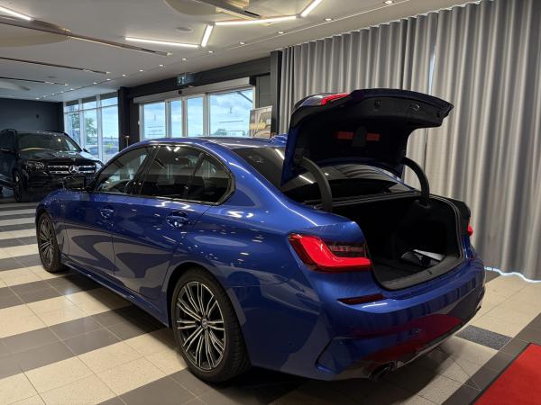 Blue BMW 320 2019 in Riga, with an engine capacity of 2.00 L and mileage of 93 thousand km for 26500 €, photo 8 on AUTOMOTO.COM.LV