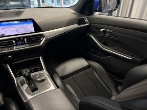 Blue BMW 320 2019 in Riga, with an engine capacity of 2.00 L and mileage of 93 thousand km for 26500 €, photo 15 on AUTOMOTO.COM.LV