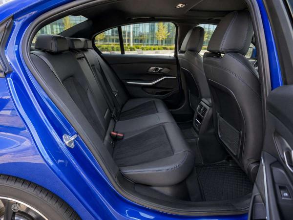 Blue BMW 320 2019 in Vilnius, with an engine capacity of 2.00 L and mileage of 214 thousand km for 19950 €, photo 9 on AUTOMOTO.COM.LV