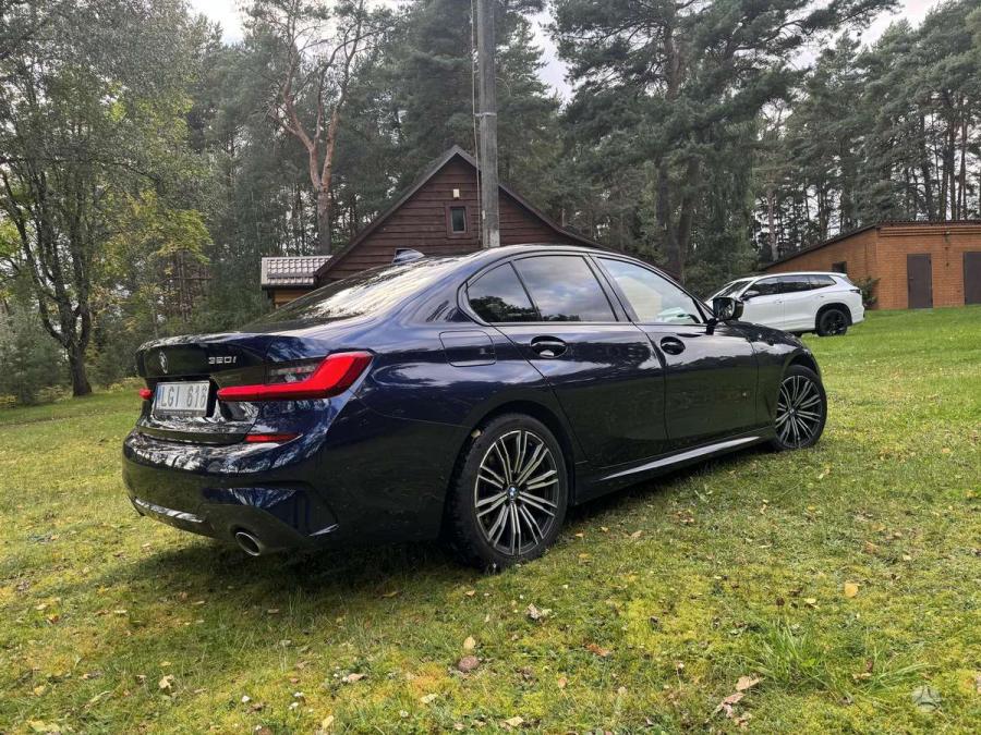 Blue BMW 320 2019 in Kaunas, with an engine capacity of 2.00 L and mileage of 232 thousand km for 24750 €, photo 4 on AUTOMOTO.COM.LV
