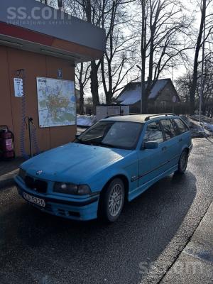Zils BMW 320 1997 Dobele, ar dzinēja tilpumu 2.50 L un nobraukumu 305 tūkst. km par 1550 €, foto  vietnē AUTOMOTO.COM.LV