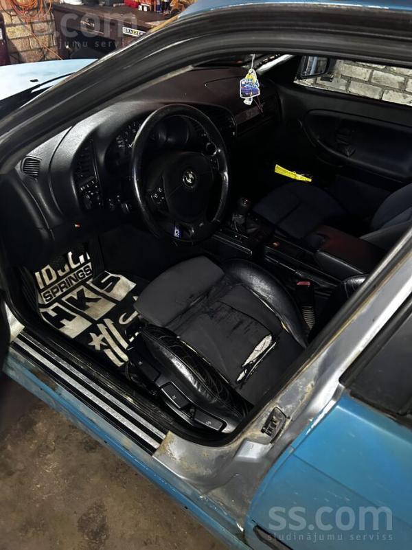 Zils BMW 320 1997 Dobele, ar dzinēja tilpumu 2.50 L un nobraukumu 305 tūkst. km par 1550 €, foto 3 vietnē AUTOMOTO.COM.LV
