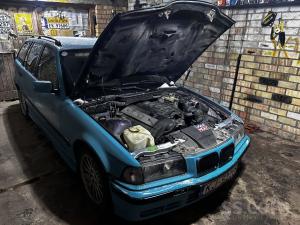 Zils BMW 320 1997 Dobele, ar dzinēja tilpumu 2.50 L un nobraukumu 305 tūkst. km par 1550 €, foto 6 vietnē AUTOMOTO.COM.LV