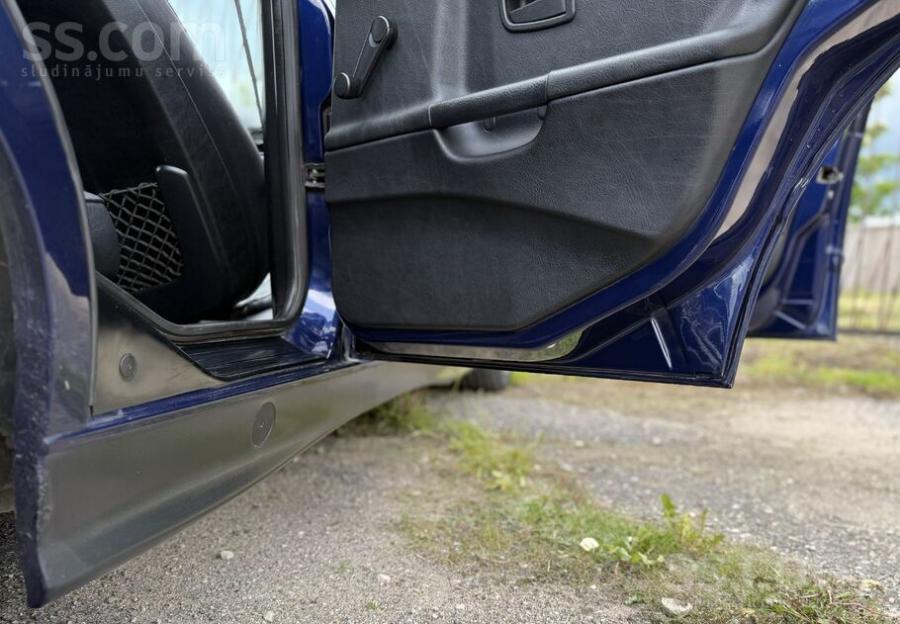Zils BMW 320 1998 Dobele, ar dzinēja tilpumu 1.80 L un nobraukumu 220 tūkst. km par 4000 €, foto 15 vietnē AUTOMOTO.COM.LV