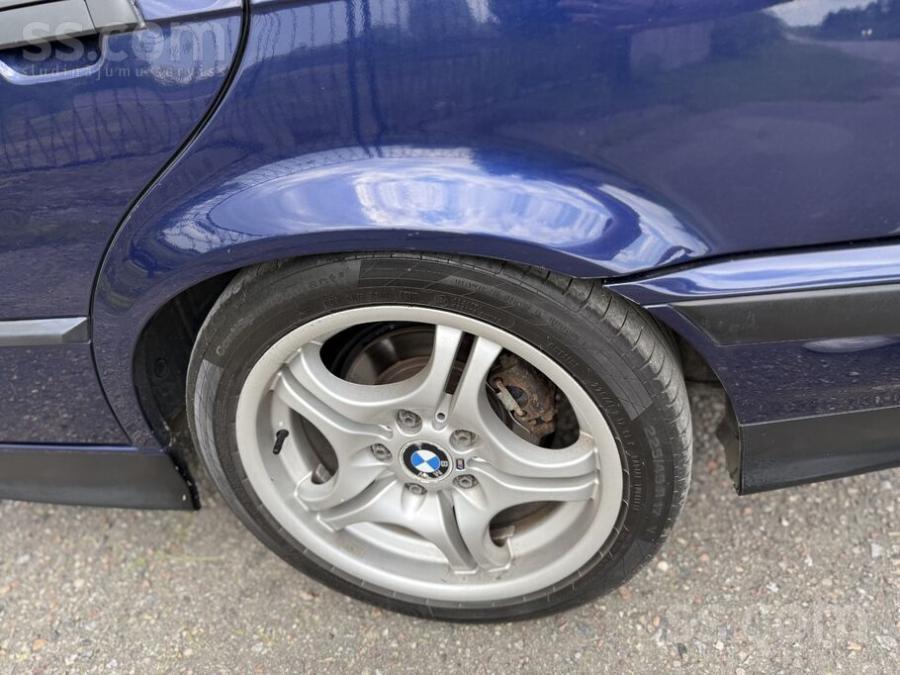 Zils BMW 320 1998 Dobele, ar dzinēja tilpumu 1.80 L un nobraukumu 220 tūkst. km par 4000 €, foto 24 vietnē AUTOMOTO.COM.LV