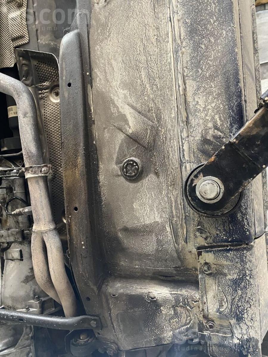 Zils BMW 320 1998 Dobele, ar dzinēja tilpumu 1.80 L un nobraukumu 220 tūkst. km par 4000 €, foto 27 vietnē AUTOMOTO.COM.LV