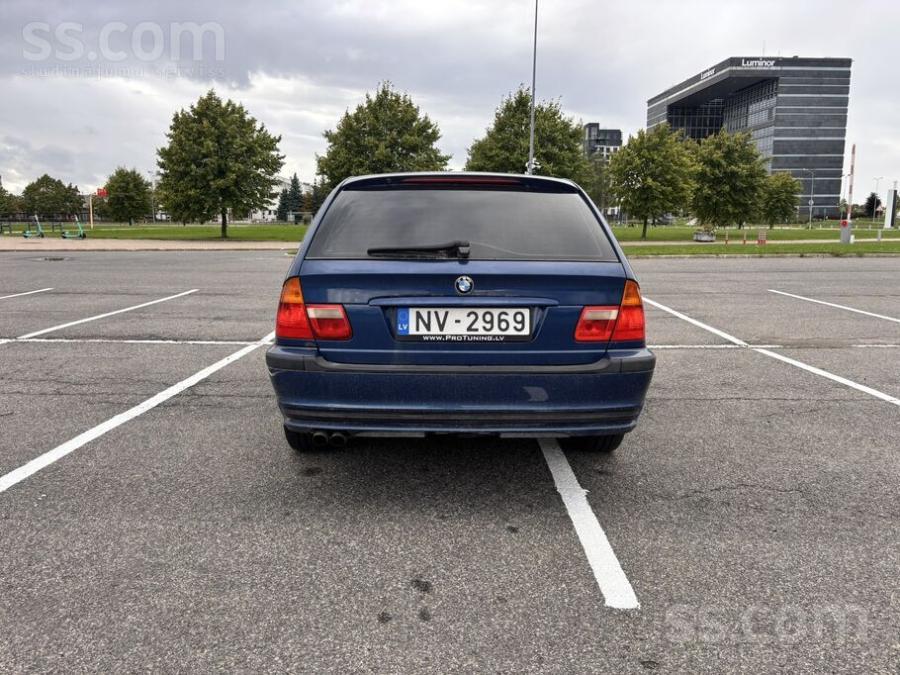 Zils BMW 320 2001 Rīga, ar dzinēja tilpumu 2.20 L un nobraukumu 323 tūkst. km par 2000 €, foto 5 vietnē AUTOMOTO.COM.LV