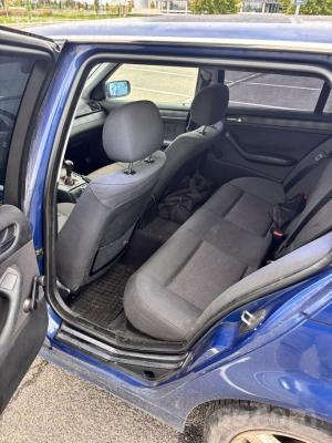 Zils BMW 320 2001 Rīga, ar dzinēja tilpumu 2.20 L un nobraukumu 323 tūkst. km par 2000 €, foto 7 vietnē AUTOMOTO.COM.LV