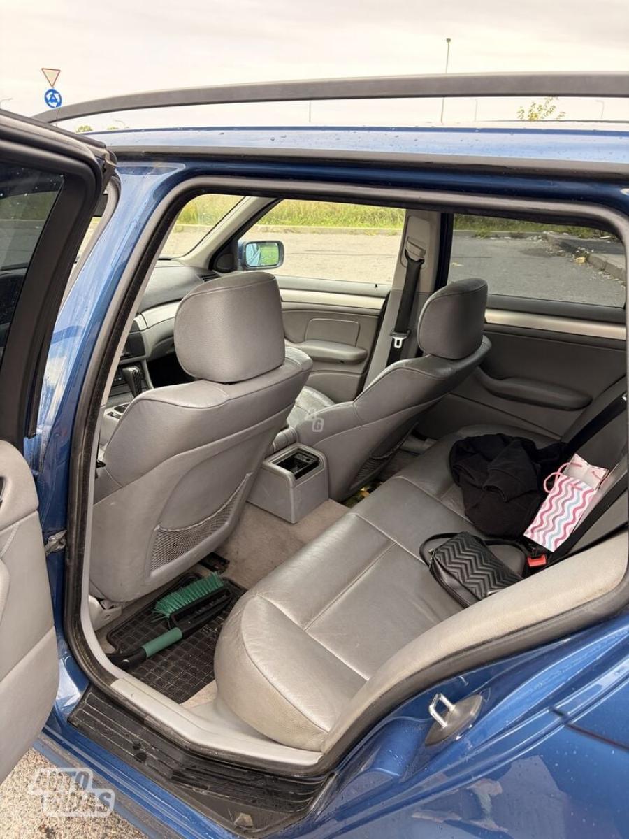 Zils BMW 320 2002 Panevēža, ar dzinēja tilpumu 2.00 L un nobraukumu 339 tūkst. km par 1300 €, foto 8 vietnē AUTOMOTO.COM.LV