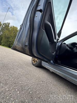 Zils BMW 320 2002 Cēsis, ar dzinēja tilpumu 2.20 L un nobraukumu 305 tūkst. km par 2750 €, foto 6 vietnē AUTOMOTO.COM.LV
