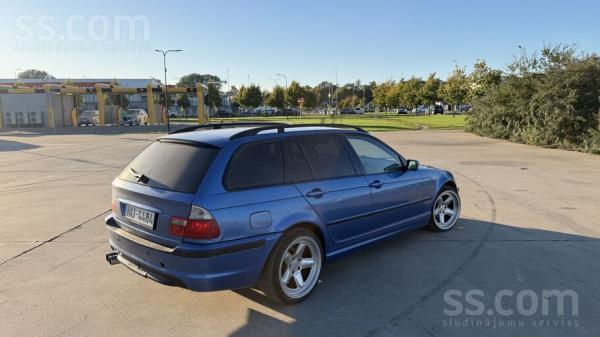 BMW 320 2003 in Liepaja on AUTOMOTO.COM.LV Blue BMW 320 2003 in Liepaja, with an engine capacity of 2.00 L and mileage of 426 thousand km for 3500 €, photo 4 on AUTOMOTO.COM.LV
