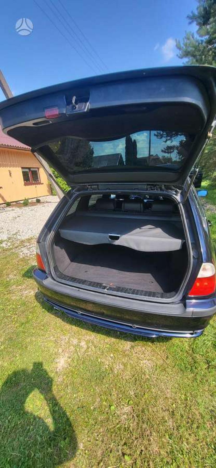 Blue BMW 320 2004 in Plunge, with an engine capacity of 2.00 L and mileage of 300 thousand km for 1555 €, photo 8 on AUTOMOTO.COM.LV