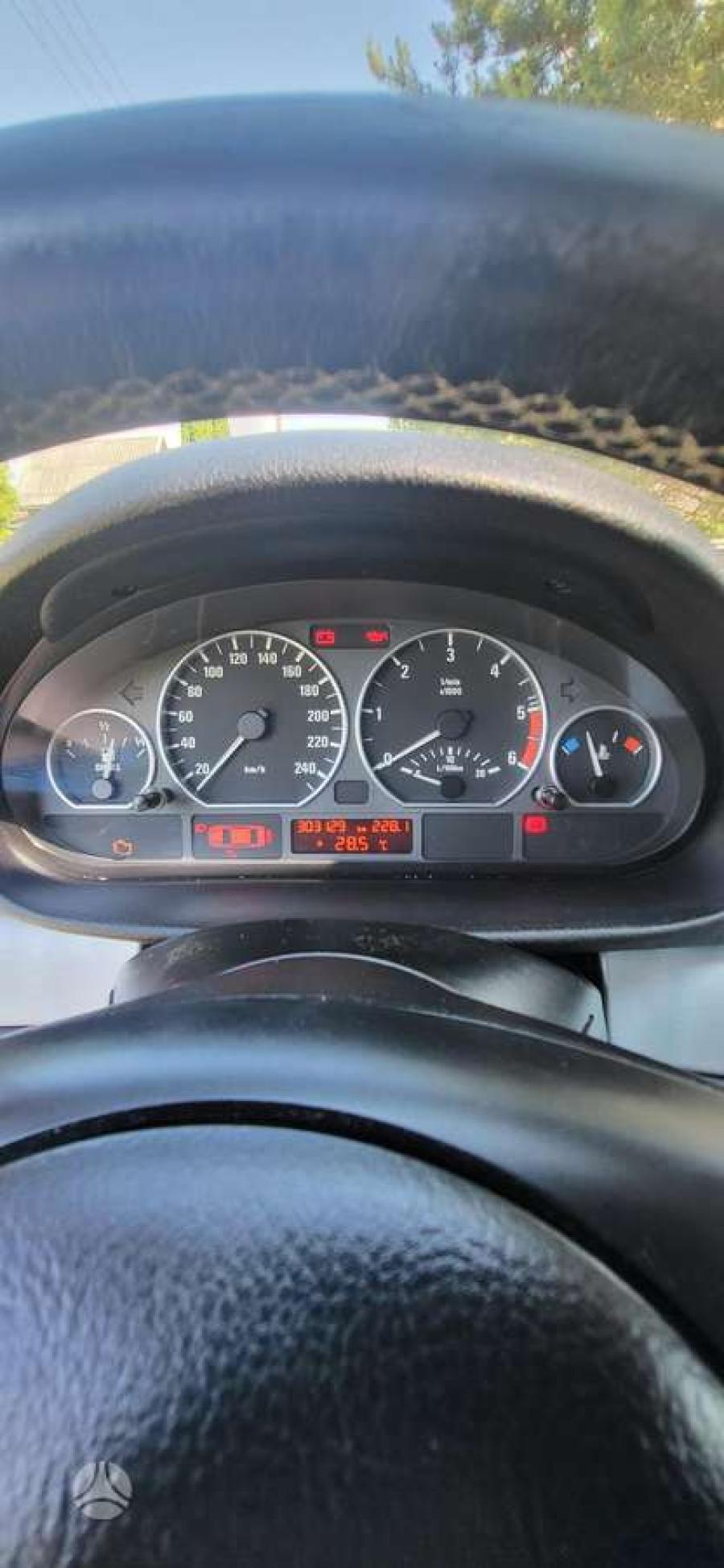 Blue BMW 320 2004 in Plunge, with an engine capacity of 2.00 L and mileage of 300 thousand km for 1555 €, photo 10 on AUTOMOTO.COM.LV
