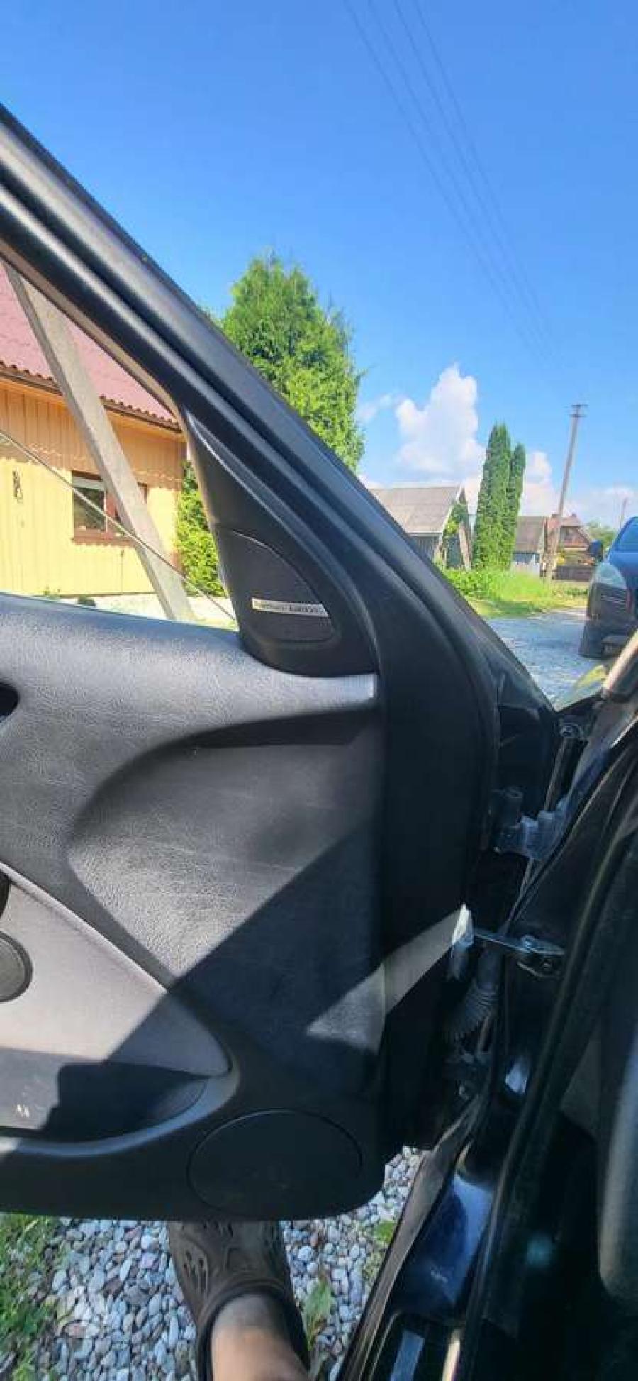 Blue BMW 320 2004 in Plunge, with an engine capacity of 2.00 L and mileage of 300 thousand km for 1555 €, photo 11 on AUTOMOTO.COM.LV